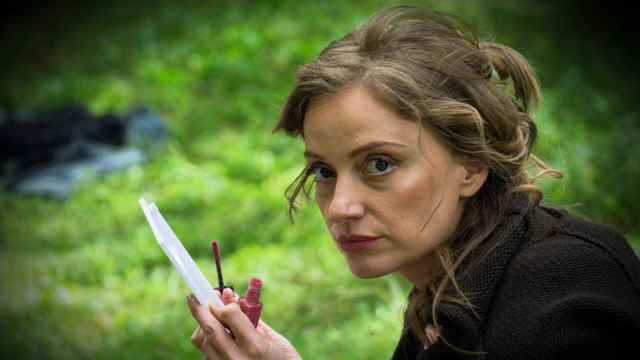 Λένα Δροσάκη: Ποζάρει με ολόσωμο μαγιό στην πισίνα και εντυπωσιάζει